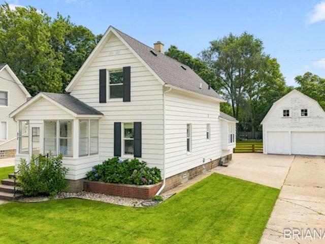 32 W McKinley Ave, Zeeland, MI 49464