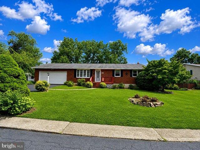 32 W Sylvan Dr, Northampton, PA 18067