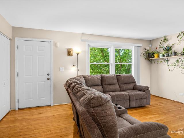 32 W Schubert Avenue