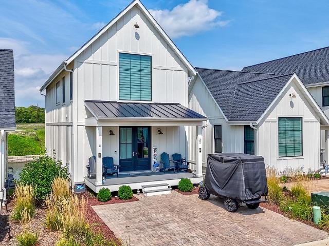 32 Waterside Way