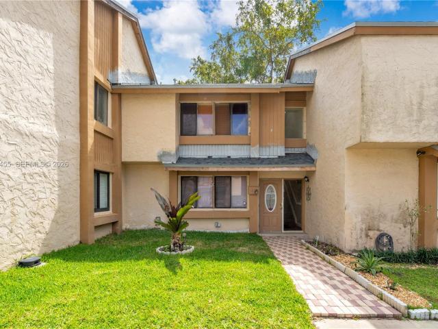 32 Wimbledon Lakes Dr, Unit 221, Plantation, FL 33324 | MLS #B26027 | Compass