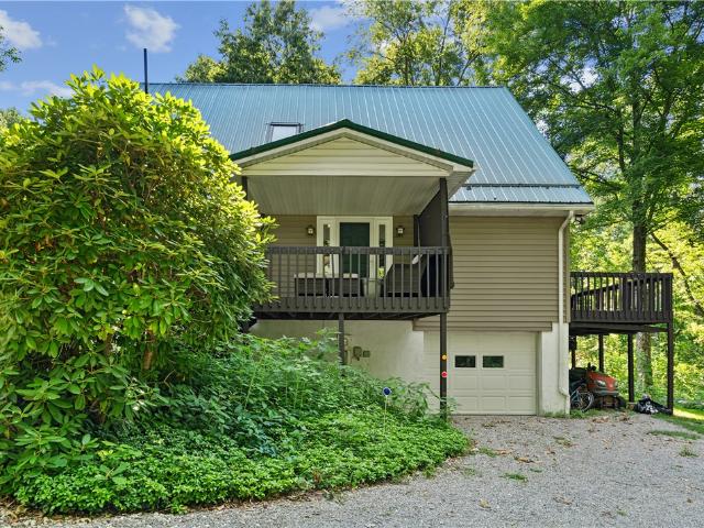 32 Woodlawn Dr