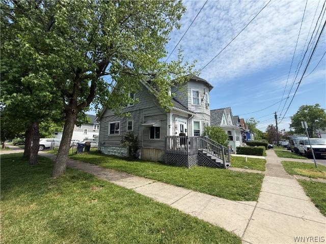 32 Wyandotte Avenue