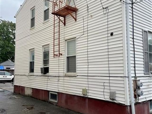 32 Almy St, Providence, RI 02909