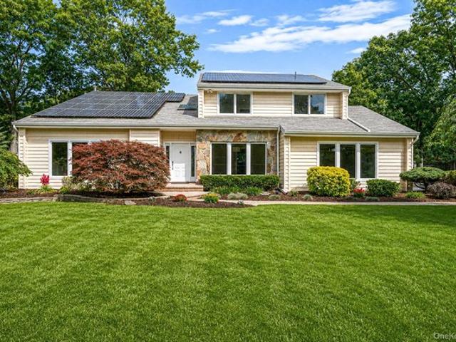 32 Annandale Rd, Commack, NY 11725