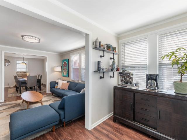 32 Arlington Blvd