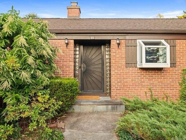 32 Arlington Rd, West Hartford, CT 06107 in West Hartford, Connecticut