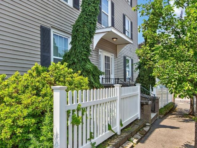 32 Arthur St Unit 2, Beverly, US, MA