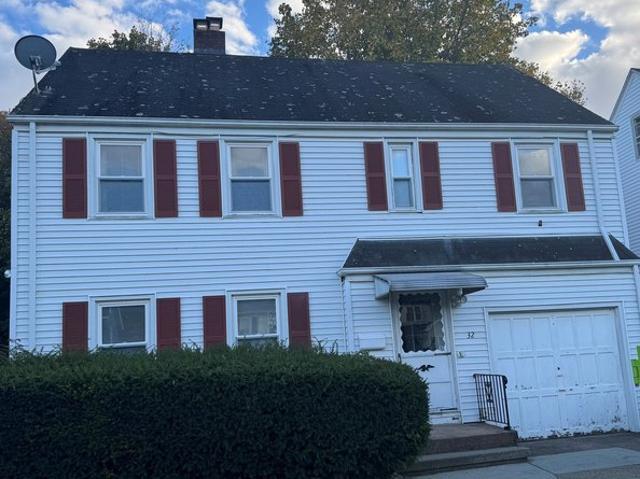 32 Barraclough Ave, Hamden, CT 06517