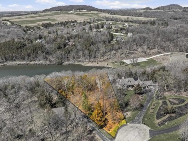 32 Bayward Dr, Galena, IL 61036
