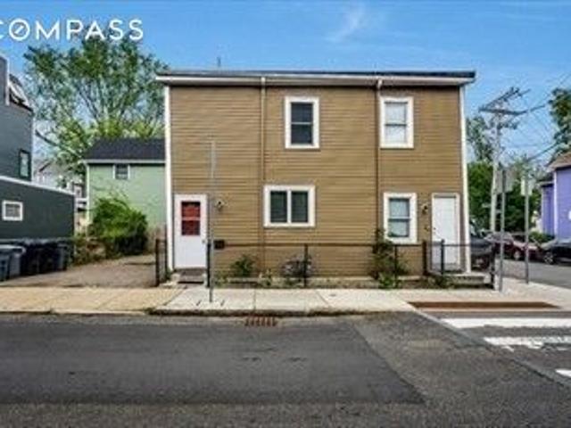 32 Bay St 32, Cambridge, MA