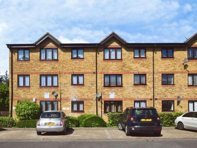32 Bedroom Studio Flat
