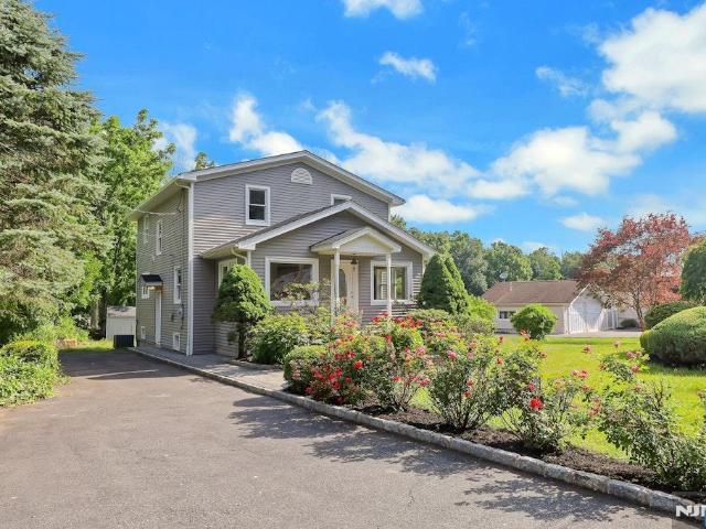 32 Bellows Lane