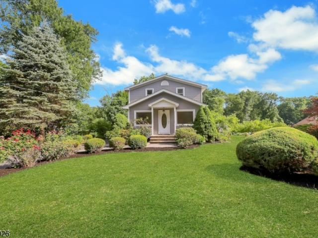 32 Bellows Ln
