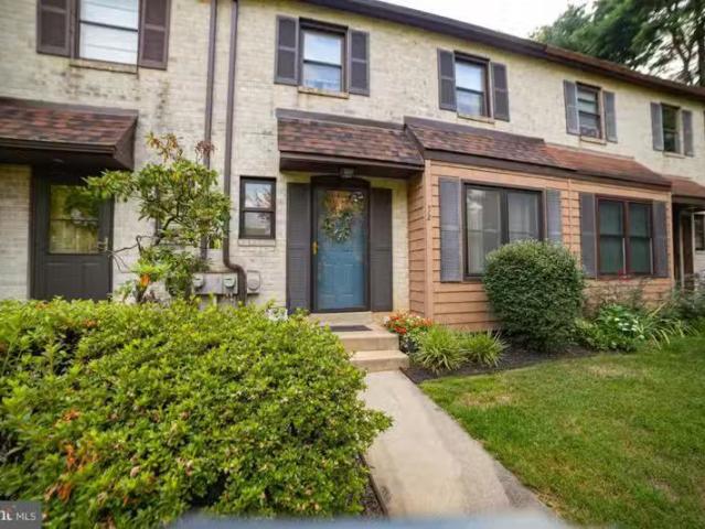 32 BISHOP DR, ASTON, PA 19014 Single Family Residence For Sale.