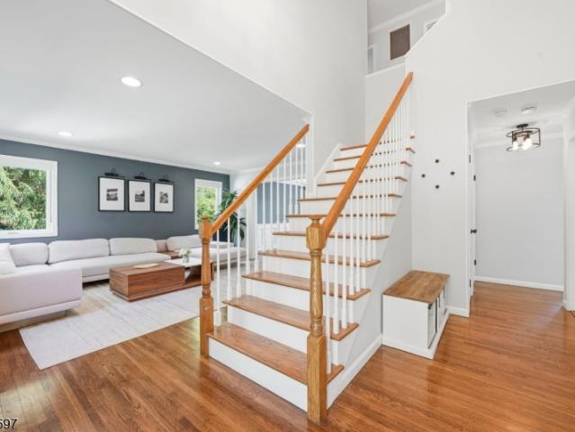 32 Bonnell Ln