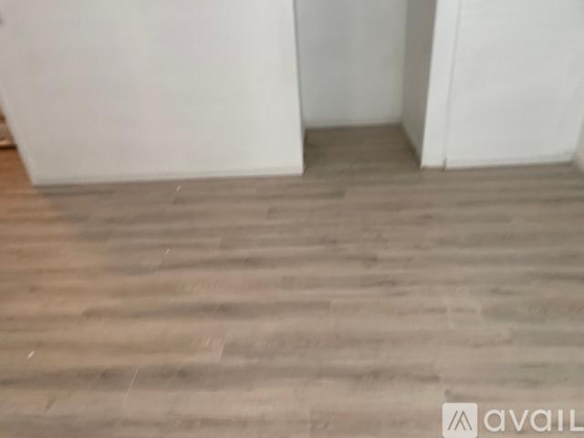 32 BR, 5 BA Apartment 4547 19th Avenue Northeast, Unit 12, Seattle, WA 98105