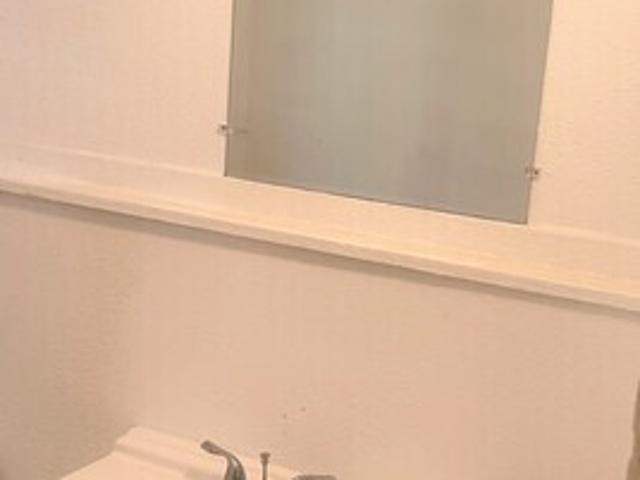 32 BR, 5 BA Apartment 4547 19th Avenue Northeast, Unit 25, Seattle, WA 98105