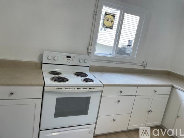 32 BR, 5 BA Apartment 4547 19th Avenue Northeast, Unit 26, Seattle, WA 98105