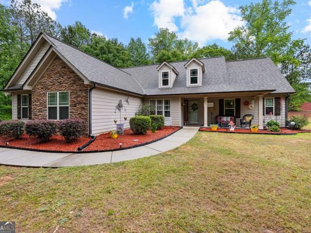 32 Brooks Lake Dr, Newnan, GA 30263