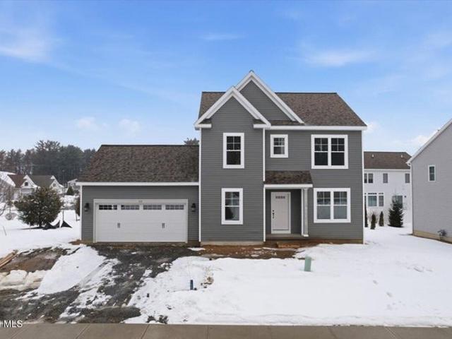 32 Bradley Cir, Halfmoon, NY 12065