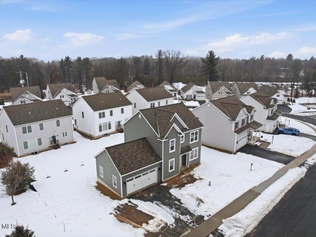 32 Bradley Circle