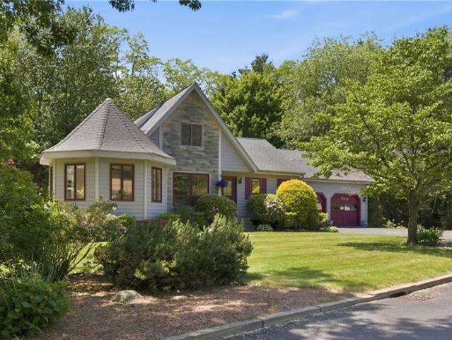 32 Briarwood Rd, Lincoln, RI 02865