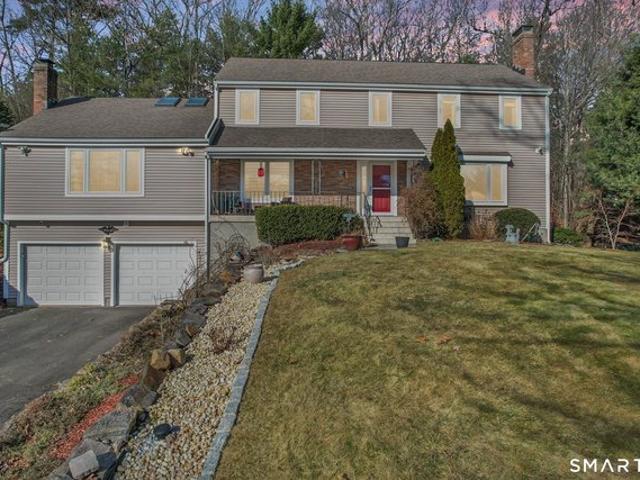 32 Canterbury Ln, Farmington, CT 06085