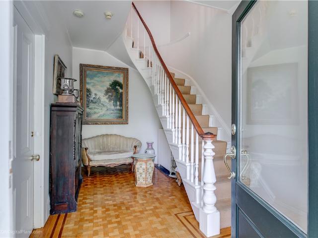 32 Catherine Street B