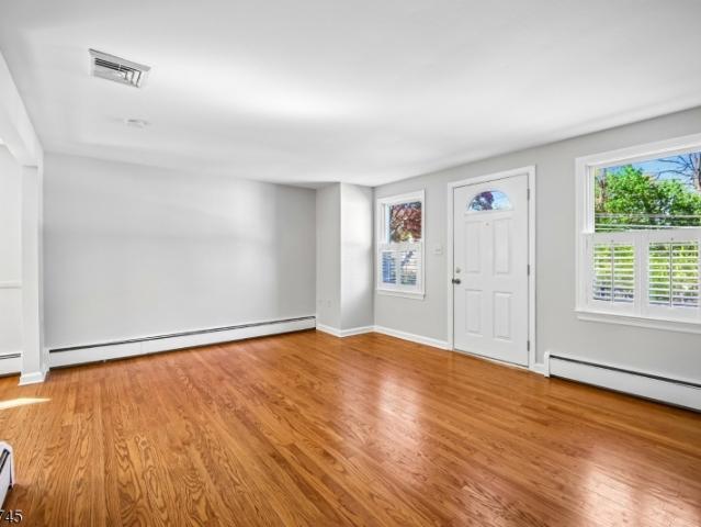 32 Center St