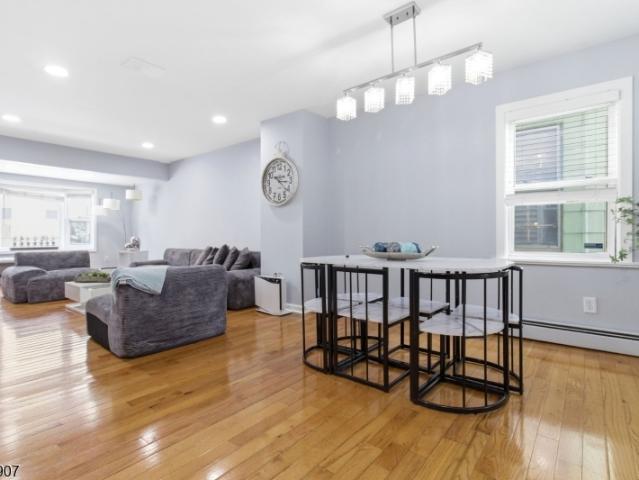 32 Cedar Ave