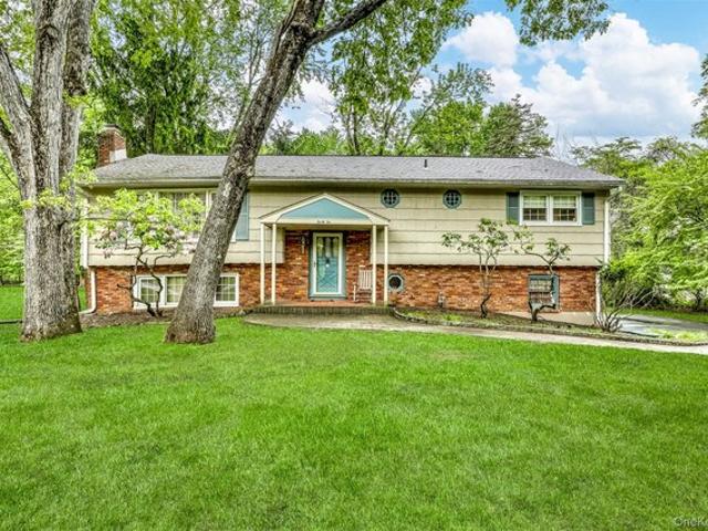 32 Charlotte Dr, Spring Valley, NY 10977