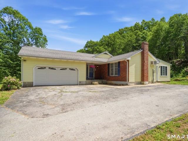 32 Chris Dr, Montville, CT 06382
