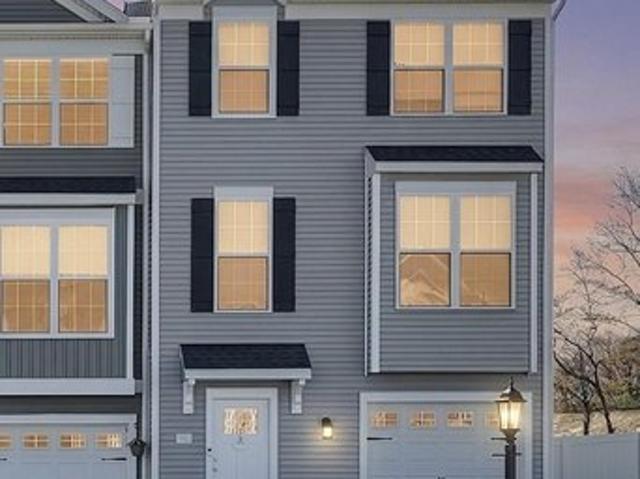 32 Coop Ln, Hanover, PA 17331