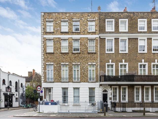 32 Coin Street, London SE1 4 bed apartment to rent £4,800 pcm £1,108 pw