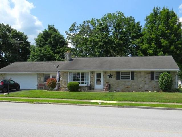 32 Columbus Ave, Littlestown, PA 17340