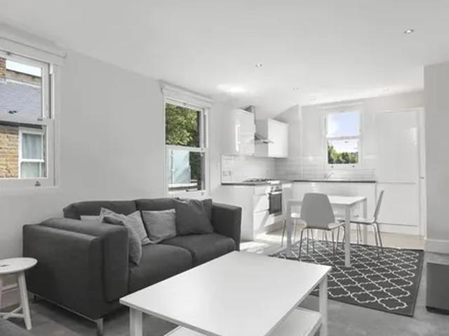 32 Collingbourne Road, London, W12 0JQ, United Kingdom | 3 bed house for rent #167578955 | Rentberry