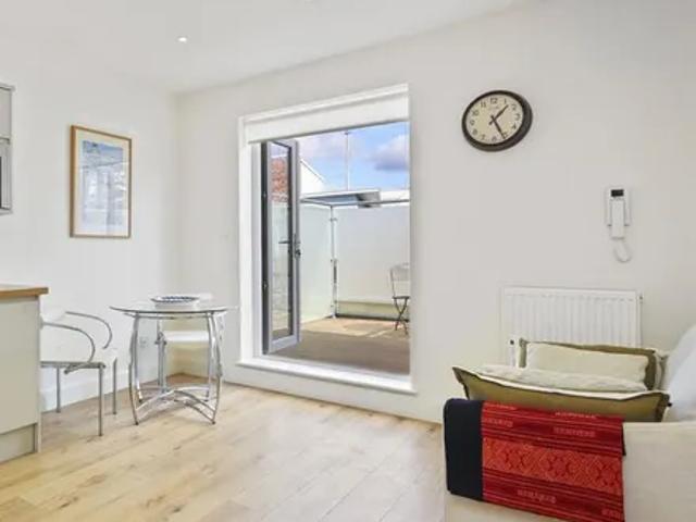 32 Collingbourne Road, London, W12 0JQ, United Kingdom | 1 bed apartment for rent #118630220 | Rentberry