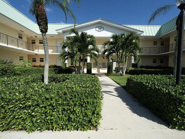 32 Colonial Club Dr Apt 102, Boynton Beach, FL 33435