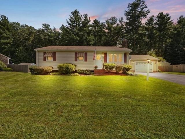 32 Colonial Dr, Taunton, MA 02780