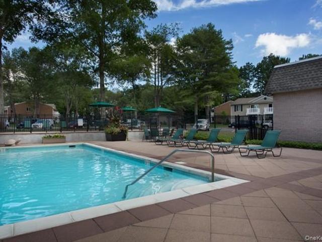 32 Country Club Dr, Unit 32B, Coram, NY 11727 | MLS #948852