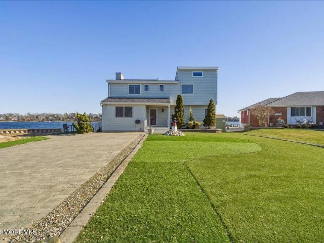 32 Cove Road W