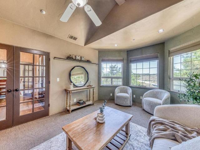 32 Crazy Horse Canyon Road