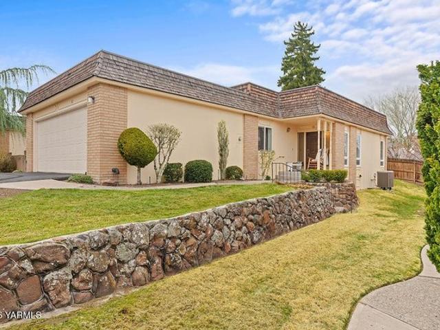32 Crest Cir, Yakima, WA 98908