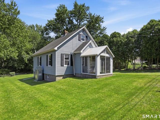 32 Dickerman Ave, Windsor Locks, CT 06096