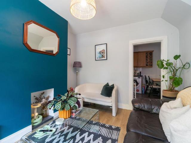 32 Dunraven Gardens