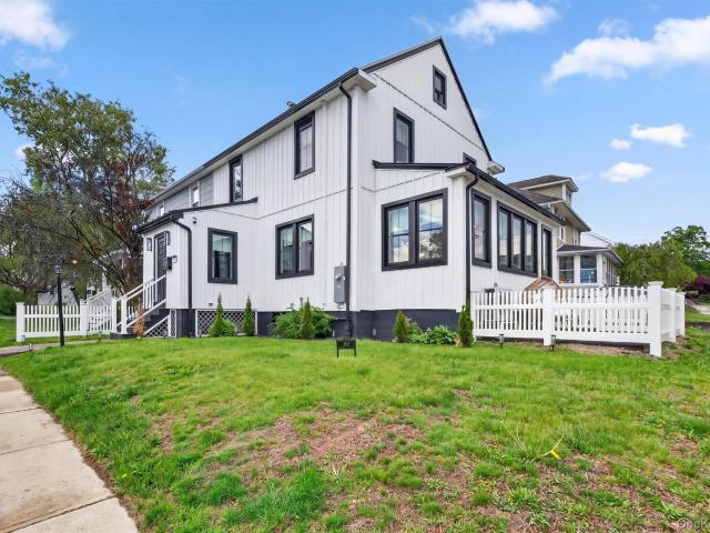 32 Dutchess Terrace