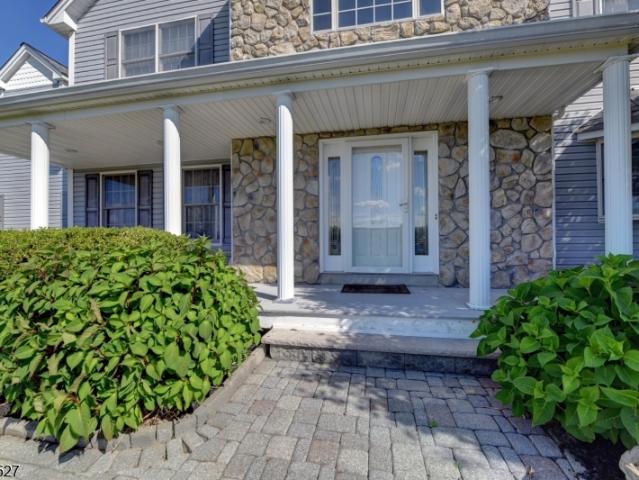 32 Dyer Rd