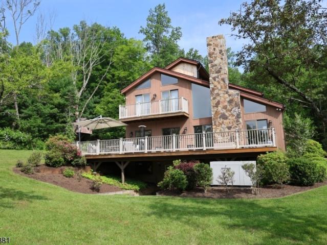 32 E Main St