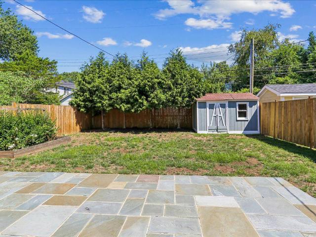 32 E Linden Street